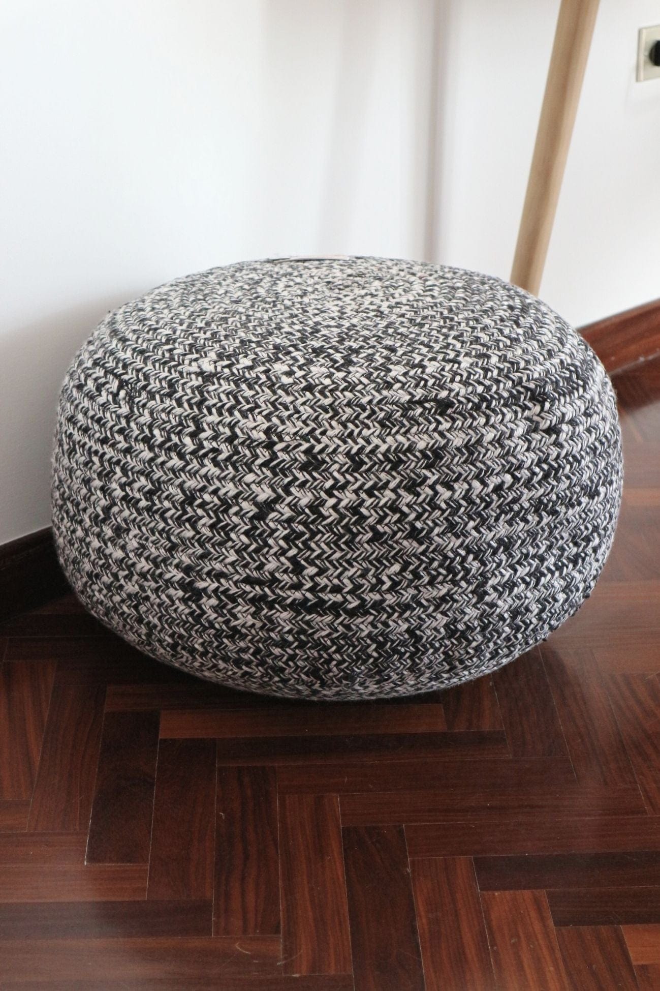Miami - Pouf bianco e nero in poliestere | Jolipa