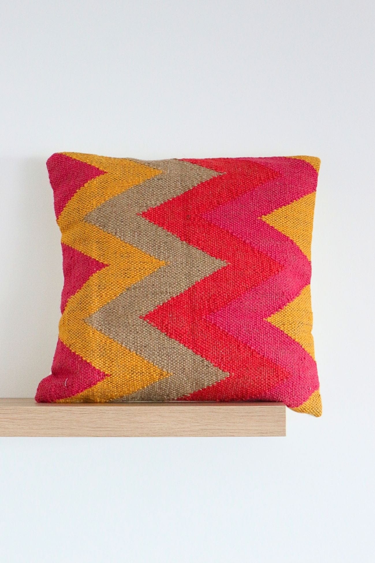 Reem - Furnishing cushion in red jute with padding | Jolipa
