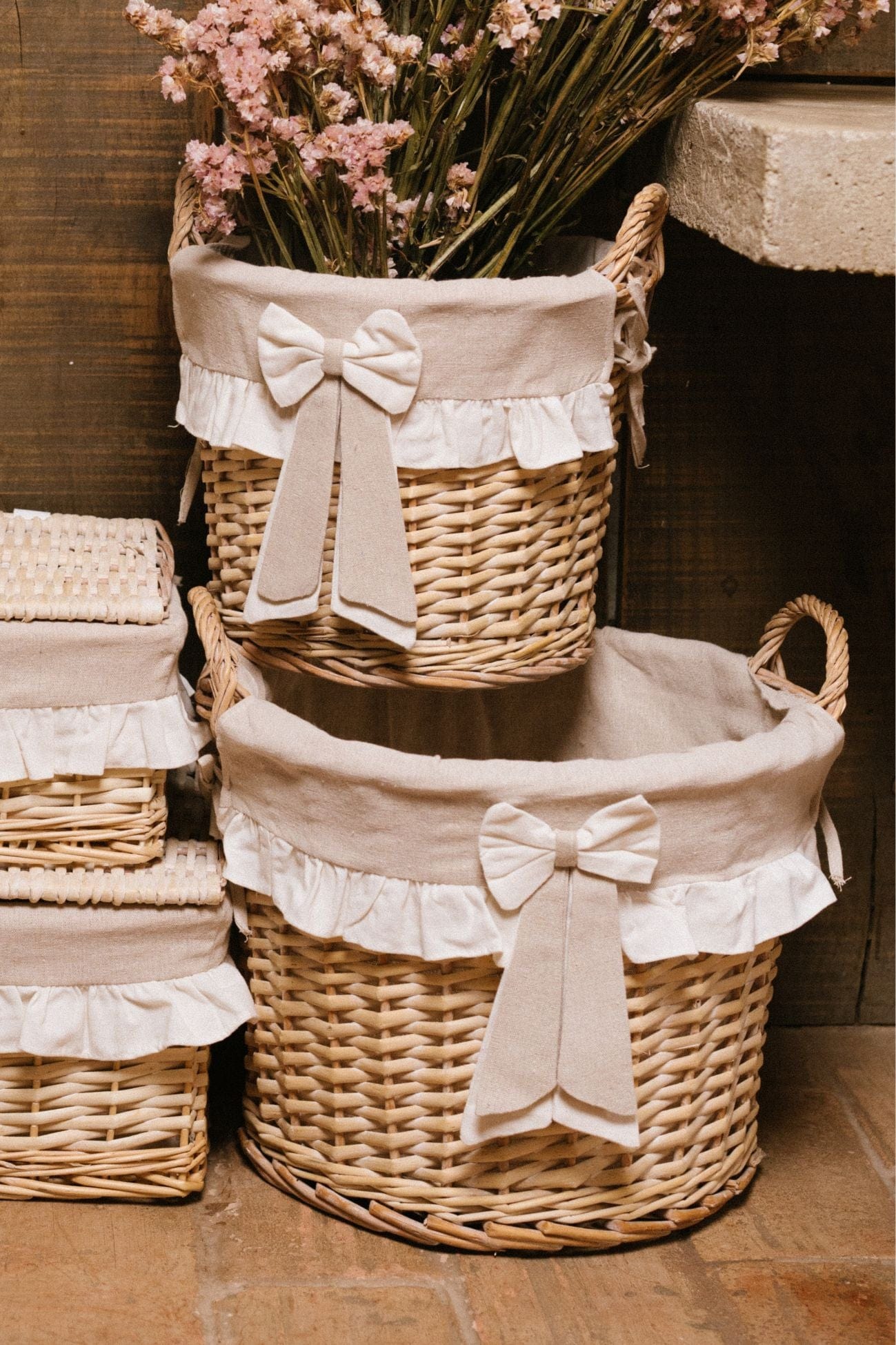 Alexandra - Wicker laundry basket with handles in shabby chic style ...