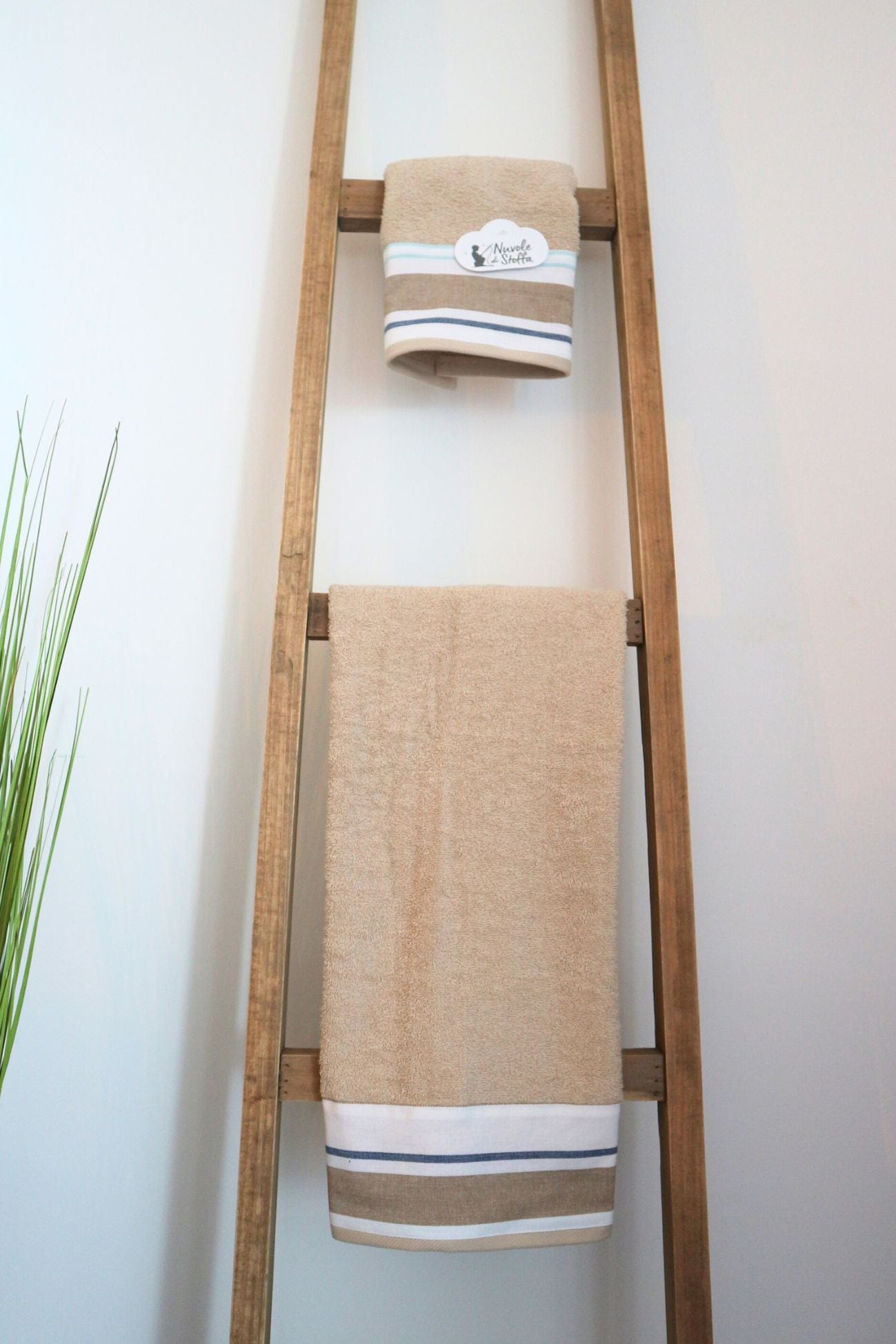 Nautilus - Pair of beige cotton face and guest towels | Cloth Clouds